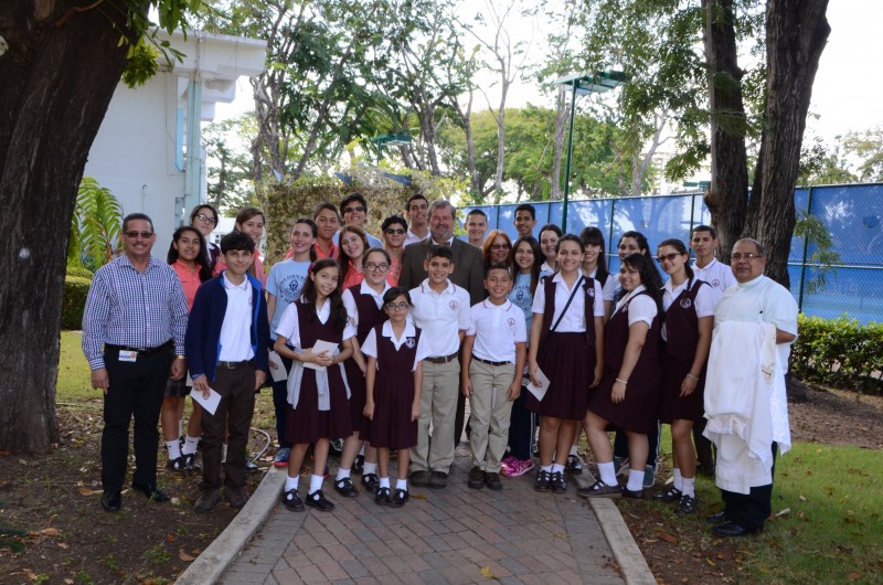 Lazo familiar con la Academia Santa Maria Reina – Huellas del Futuro